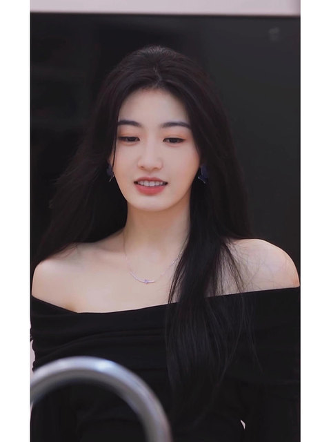 Sun Leyan's same black royal sister one-shoulder dress for women's ...