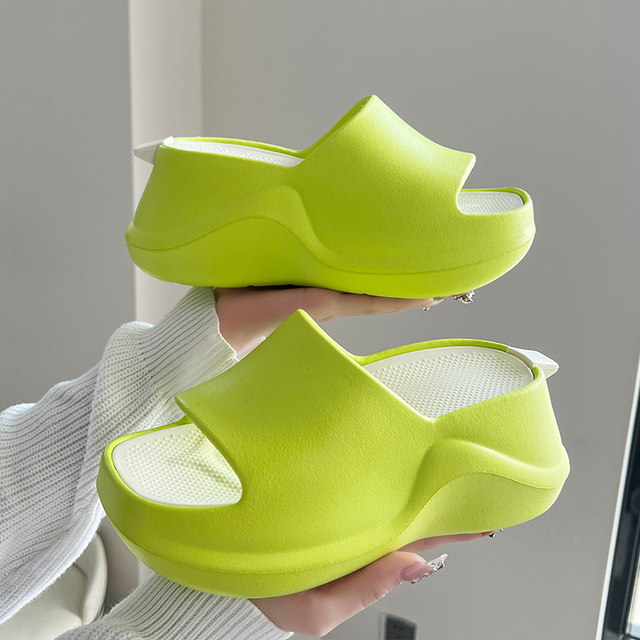 Slippers for women to wear outside in the summer, thick soles that feel ...