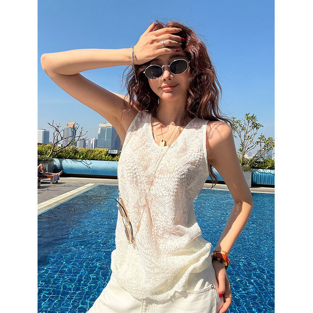 Li Wanjun Sweet Soft Lace Spliced V-neck Slinging Vest Women's Early ...