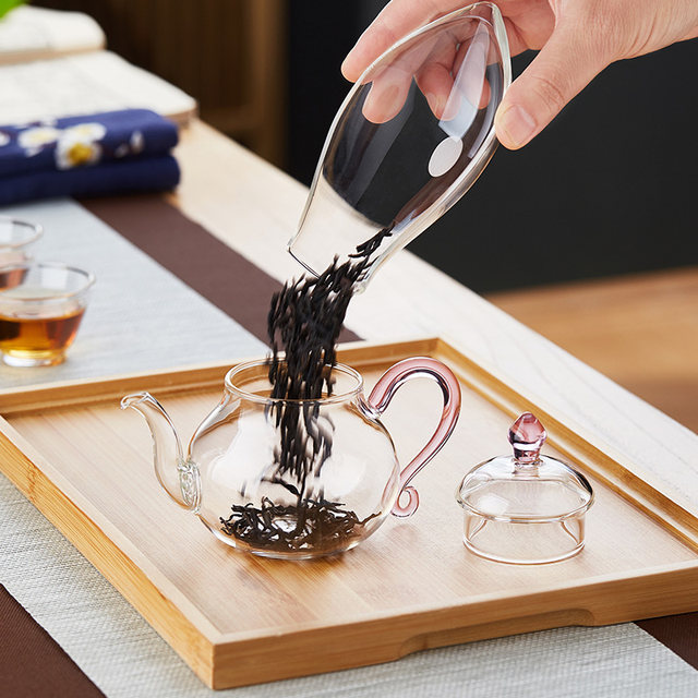 Missi glass teapot Ts. One person uses high temperature filtering tea ...