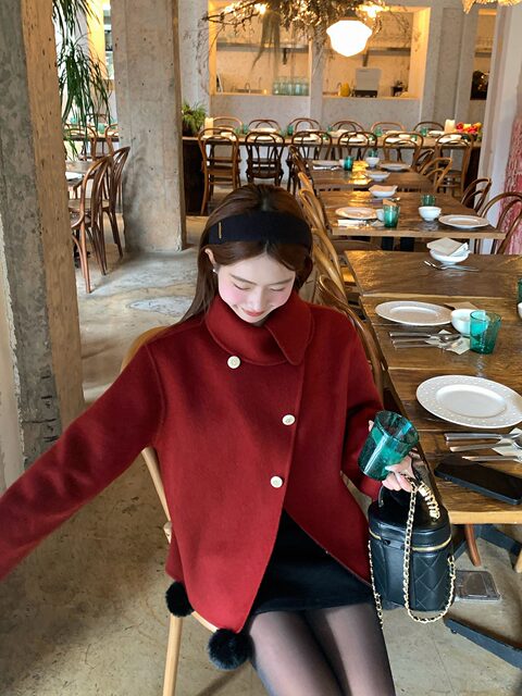 Cake cake homemade small people in winter woolen coat women's design ...