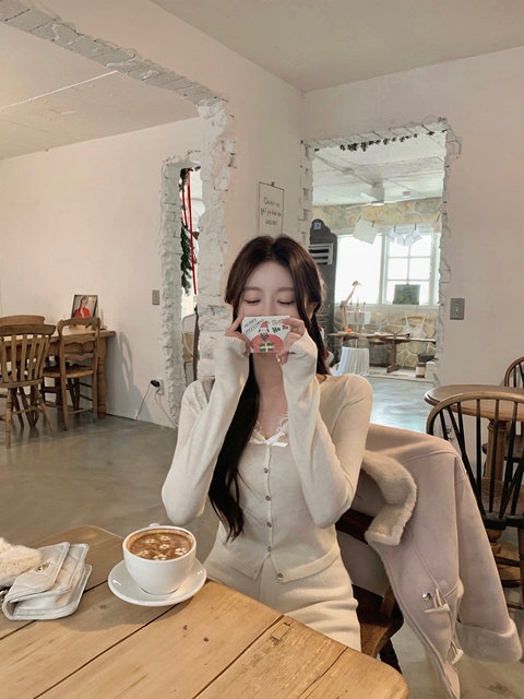 Cute Ja breasts and mood~ Exquisite V-neck sweater lace-edged knitted ...