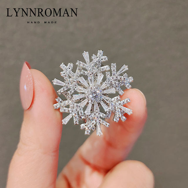 Simple and versatile snowflake brooch, trendy personality, rotatable ...