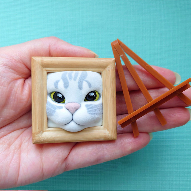 Cat Gacha in the genuine Qualia photo frame in Japan