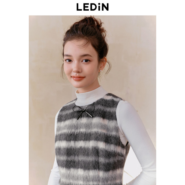 Leducho Slim Skin Skirt 24 years winter new black and white sleeveless ...