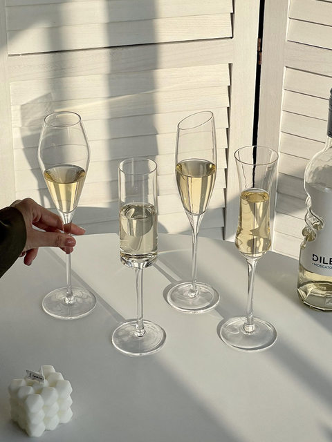 French in-style high-footed champagne glass, good-looking household ...