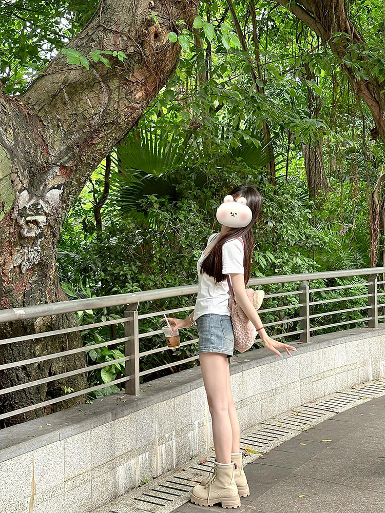 White versatile short-sleeved T-shirt for women in the summer slim and ...