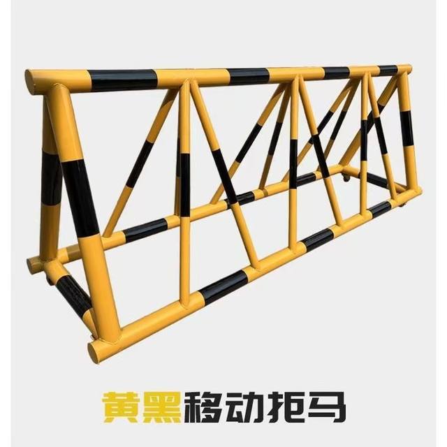 Refusing Horse Mobile Barn Roadblock School Kindergarten gas station ...