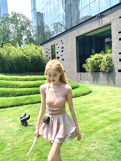 COOLLINE Lin Zixi Duozitun Five-color milk to look white and waist ...