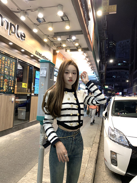 COOLLINE Lin Zixi sequin temperament black and white striped knitted ...