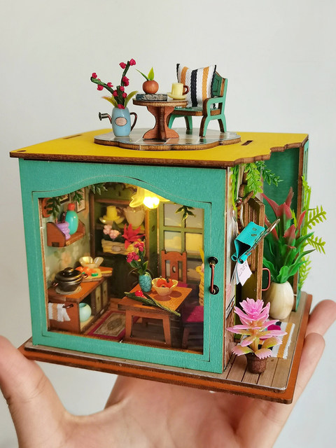 diy hut borrowed kitchen handmade small house wilderness hut building ...