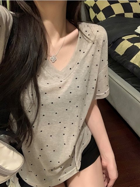 Pure and slim V-neck Polka dot series short-sleeved T-shirt for women in summer design loose and ...