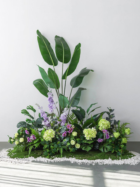 Large green plants, simulated flowers and plants, soft decoration ...