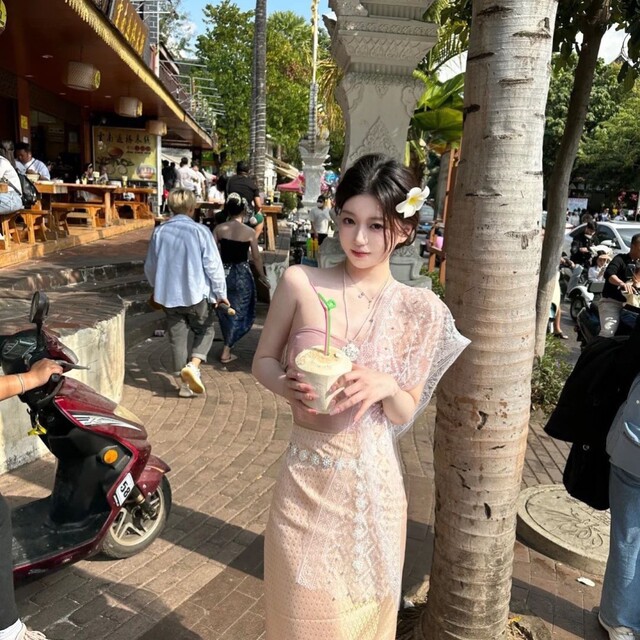 Dai costume female tube top long skirt suit Yunnan Xishuangbanna ...
