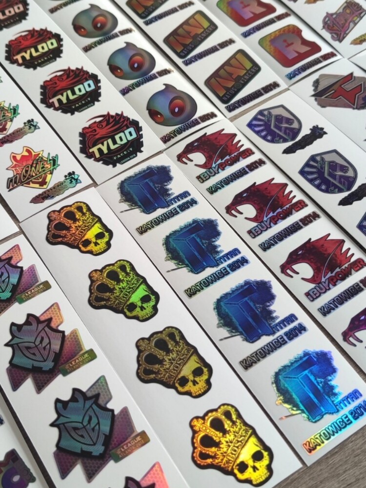 CSGO Holografische Sticker - Titan Brüllende Krone Große Augen