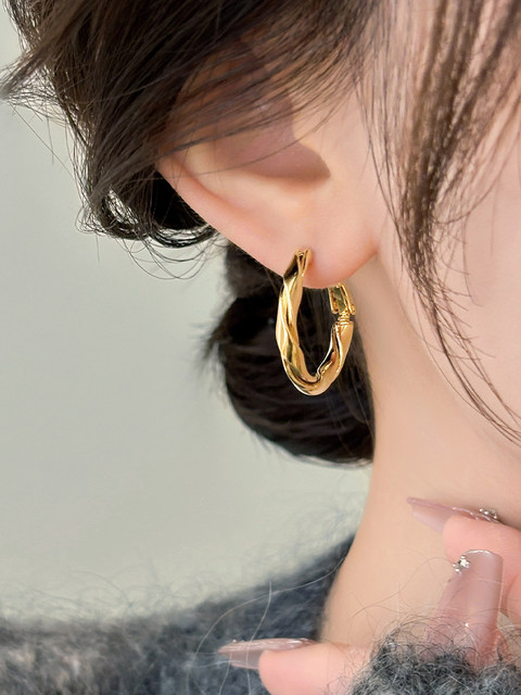Cold wind twisted twisted twisted ears and female fashion versatile ear ...