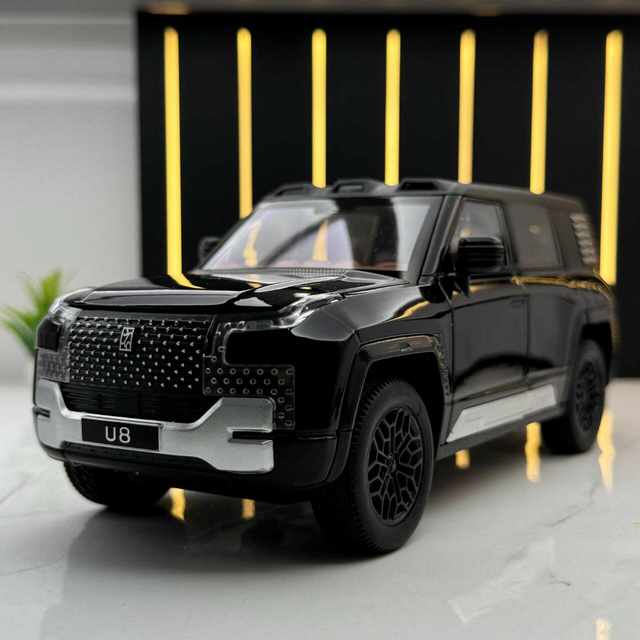 Trendy alloy car model 1:24 looking up at U8 light and sound effects to ...