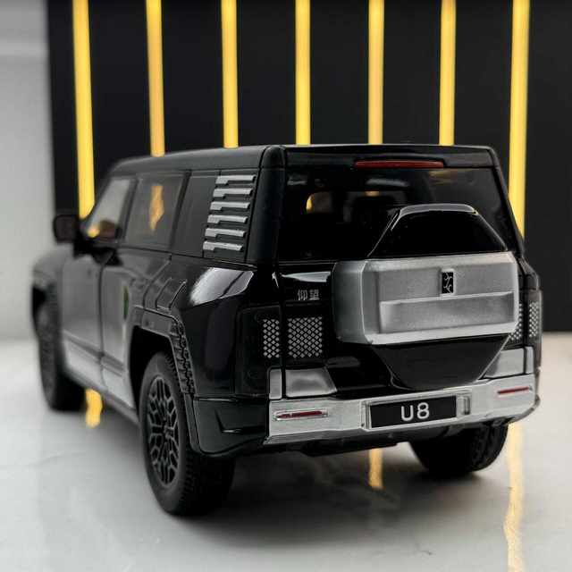 Trendy alloy car model 1:24 looking up at U8 light and sound effects to ...