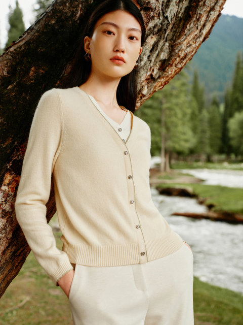 Yiner Yin'er 2024 winter new double V -neck hairy sweater