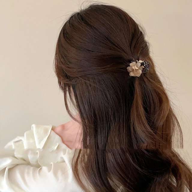 Camellia exquisite small grabber half-tied hairpin on the back of the ...