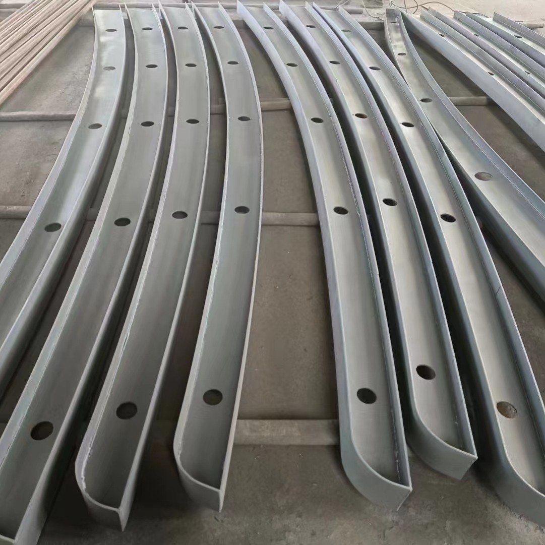 Úhelník pro nosník oceli Q235 - Zakázkový držák pro sluneční dělo