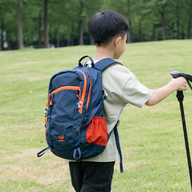 Outdoor children's hiking backpack lightweight hiking 20-liter travel ...