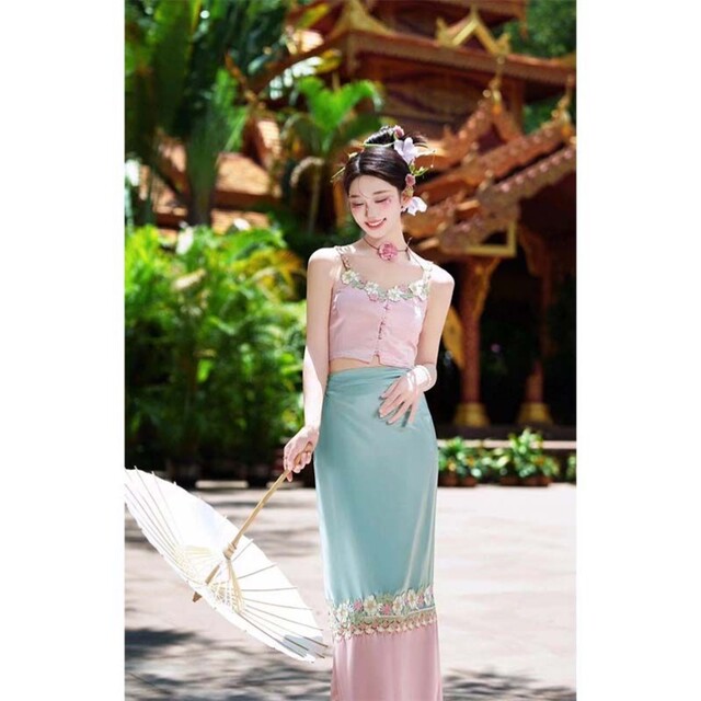 Dai clothing women's suspender long skirt suit Yunnan Xishuangbanna ...