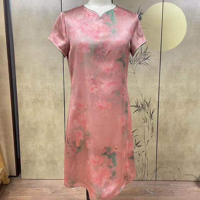 Jinsiyuan [Chunhua Yun] 70 Mimes satin leather old retro fashion dress ...