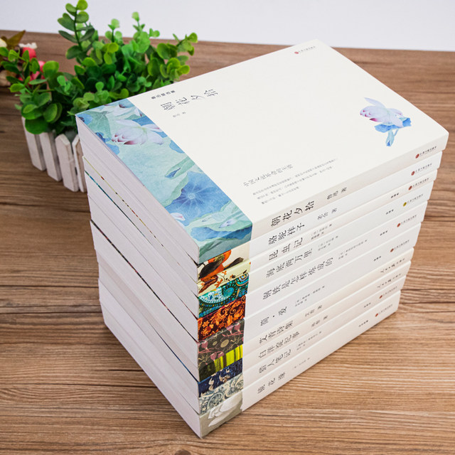 All 10 volumes of junior high school students read extracurricular books.