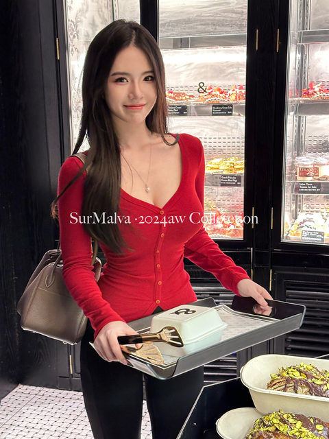 Xiao Kui has a good figure! Pure desire style V-neck breasted waist ...