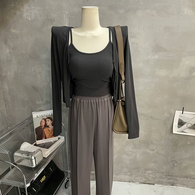 Western-style streamer top with chest pad, camisole, cardigan, long ...