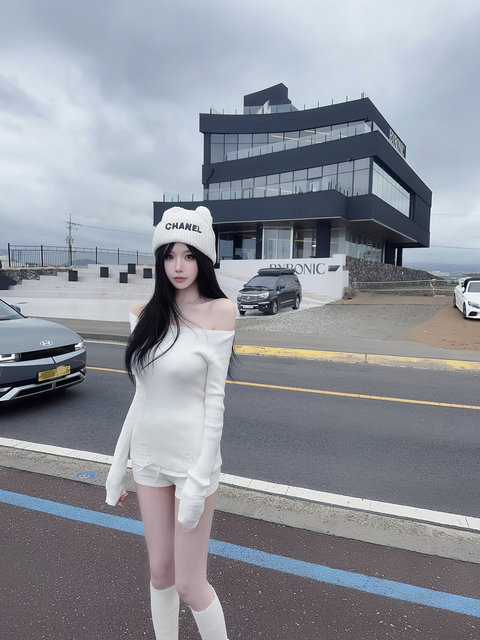 Eva Junjun Jiang autumn and winter new style frayed knitted long-sleeved off-shoulder sweater ...