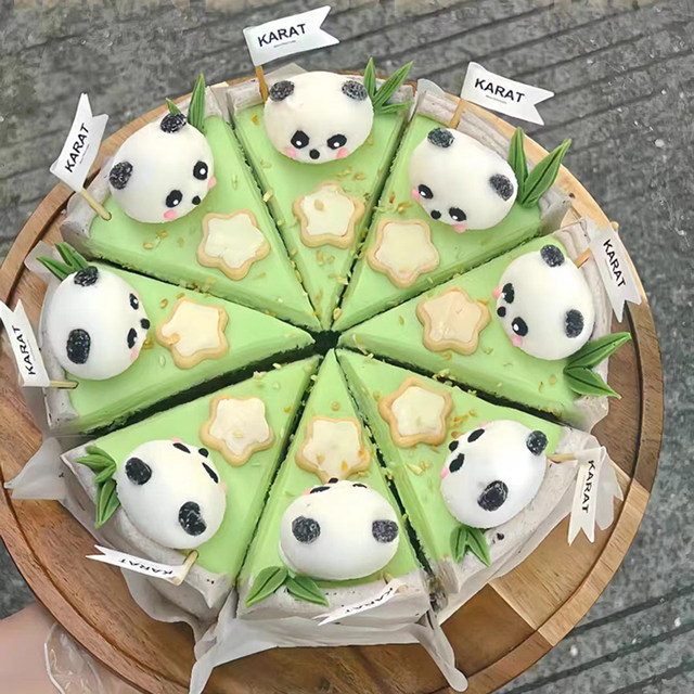 Internet celebrity three-dimensional red panda shaped marshmallow cake ...