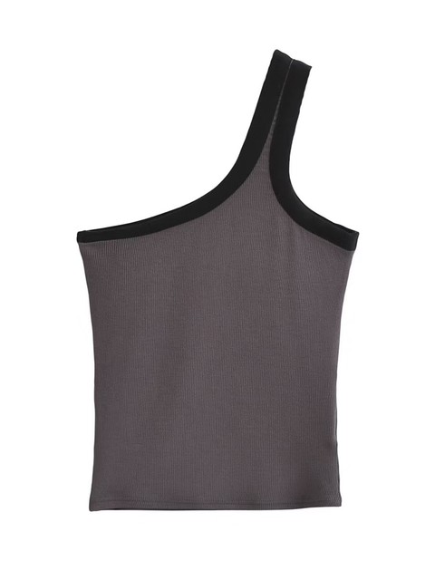 Street shot of sexy contrasting sloping shoulders and collarbone ...