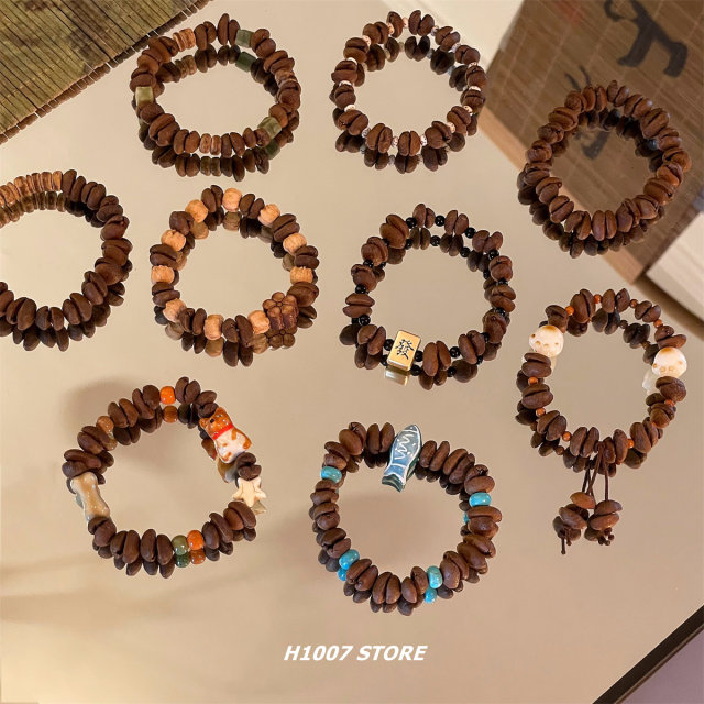 Real coffee beans are very refreshing. Hand-made beaded and versatile ...