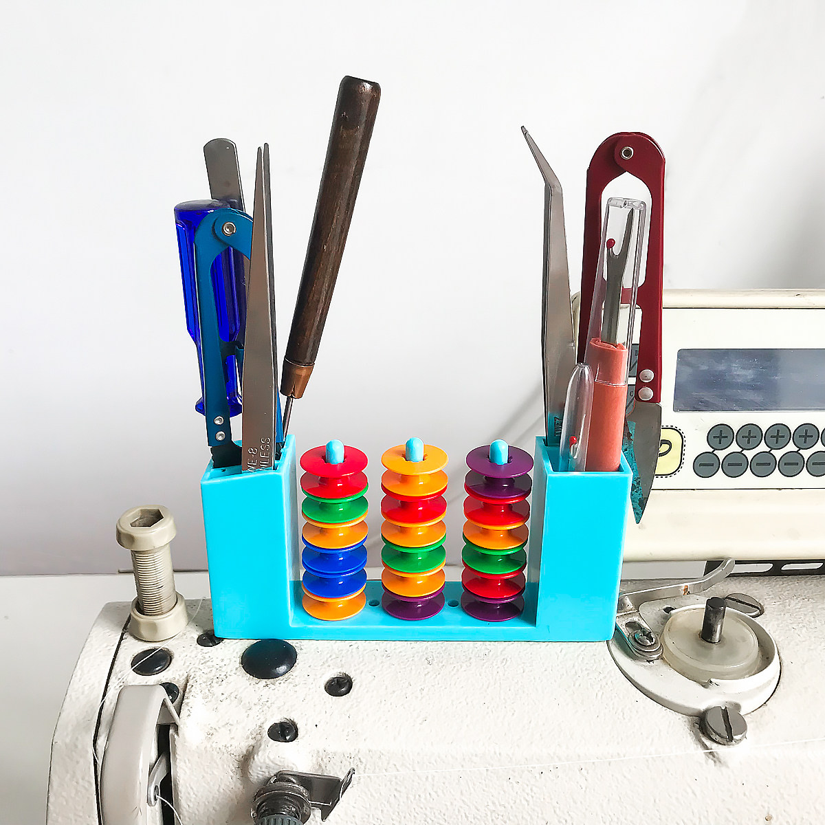 Sewing machine tool storage box magnet wall absorption, sorting ...