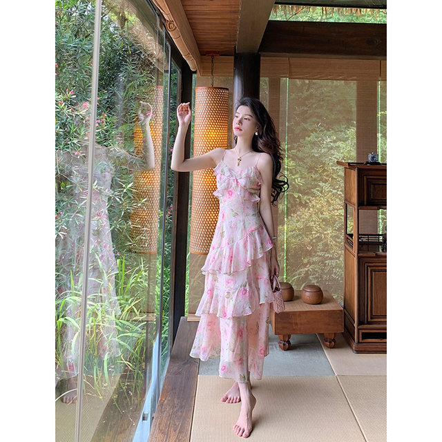 Deng Liuliu gentle ruffled pink floral suspender dress women's summer high-end seaside vacation ...
