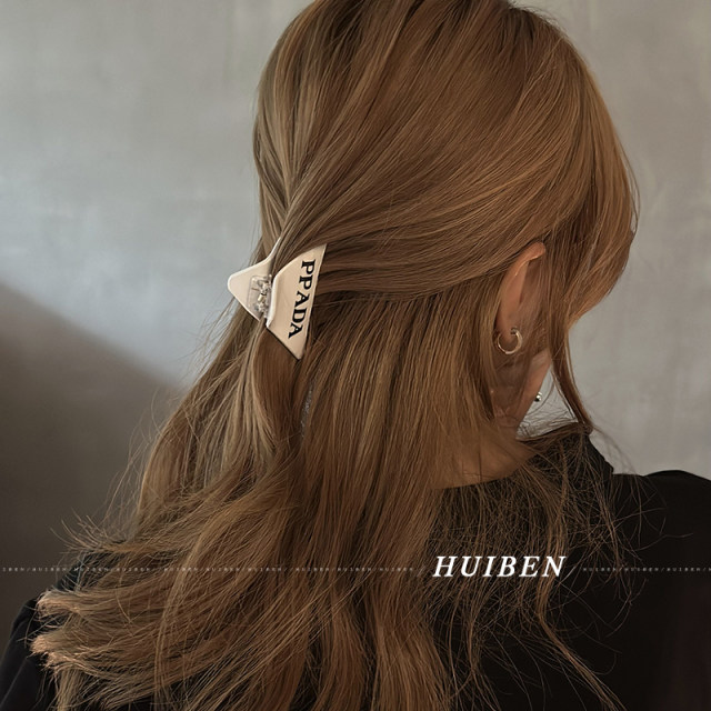 Haute Couture! Trendy Triangular Letter Clip Women's 2023 New Hair Clip ...