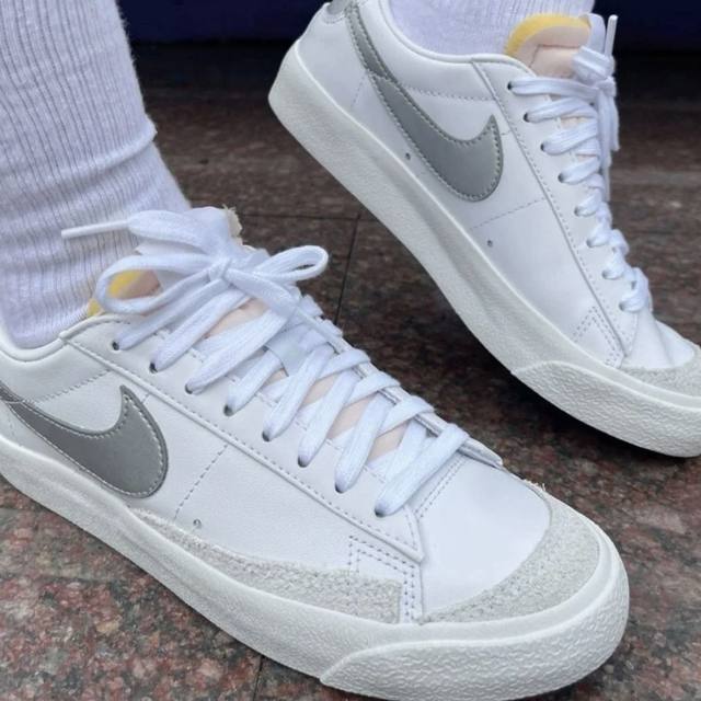 Nike Blazer Low '77 Vintage Men and Women's Men and Women's Same wear ...