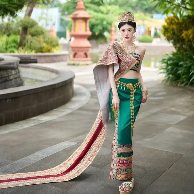 Xishuangbanna Dai Ethnic Group Thai-Style Modified Ethnic Clothing ...