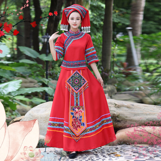 Zhuang costumes for women adults Guangxi Zhuang costumes March 3rd ...