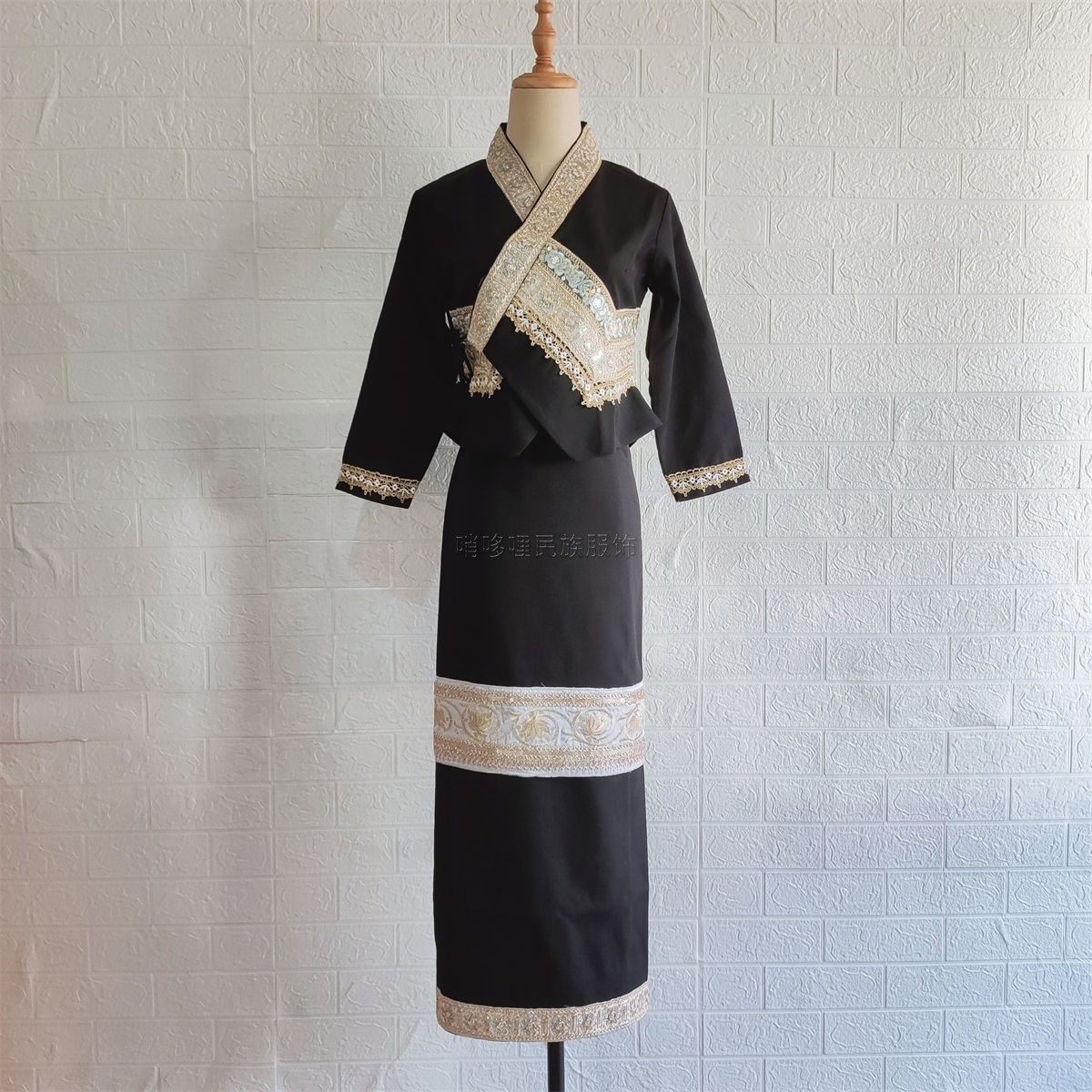 Dai clothing women's Xishuangbanna traditional embroidery jacquard ...