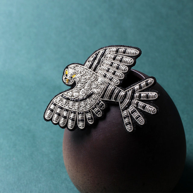 Lingxin-made Indian silk hand-embroidered falcon brooch corsage design ...