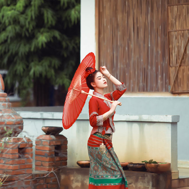 Shabali Dai clothing Classic Dai style wine red wedding clothing ...