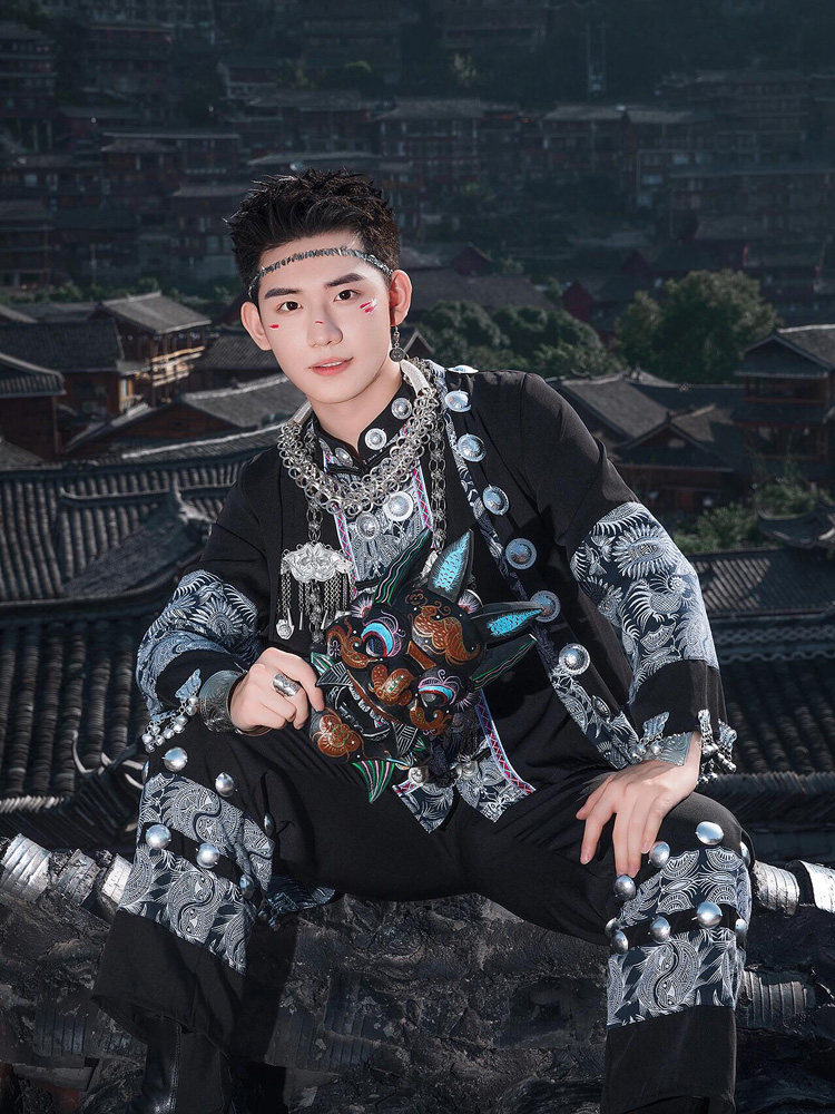 New version of wax dye long -sleeved personalized men's Miao ethnic ...