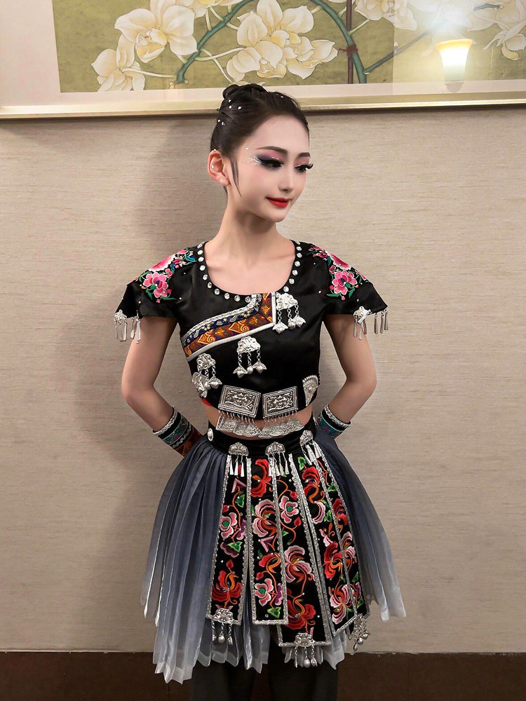The new Miao clothing ethnic minority dance performance service clothes Zhuang Tujia competition ...