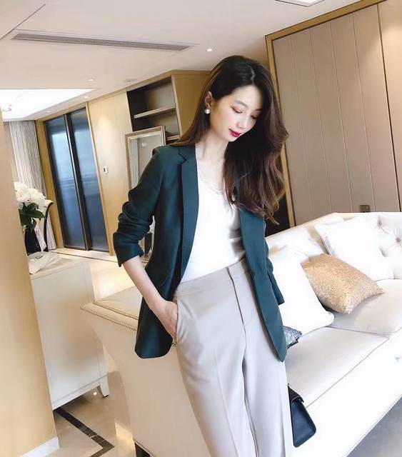 Very high-grade green tones against white complexion, delicate arched ...