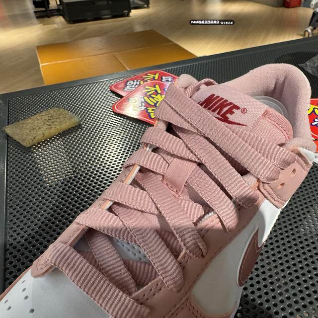 Nike Women's Shoes NIKEDUNKLOW Cherry Powder White Powder Low Sports ...