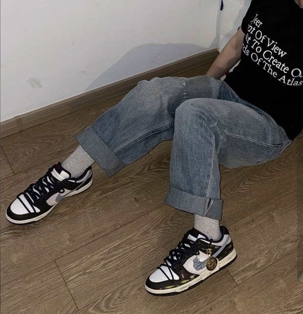 Custom sneakers NIKEDUNKlow's Eye Eye