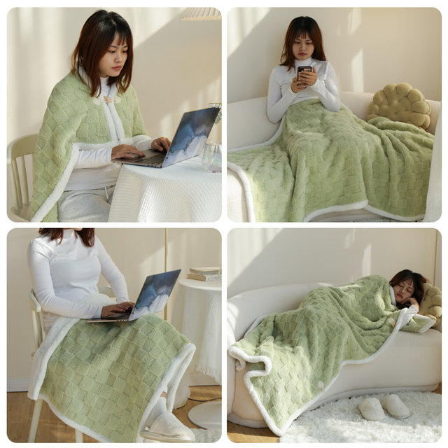 Cover the legs small blankets in autumn and winter office.